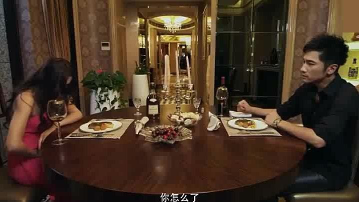 美女突然来大姨妈却叫高富帅帮她买卫生巾,这种羞涩真是太搞笑了