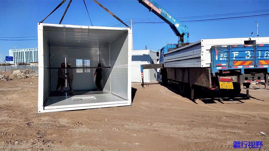 来看看现在工地活动板房的安装,越来越简单方便