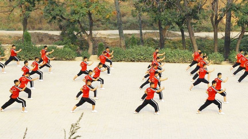 武术学校开运动会,光从开幕的气势上就压人一等