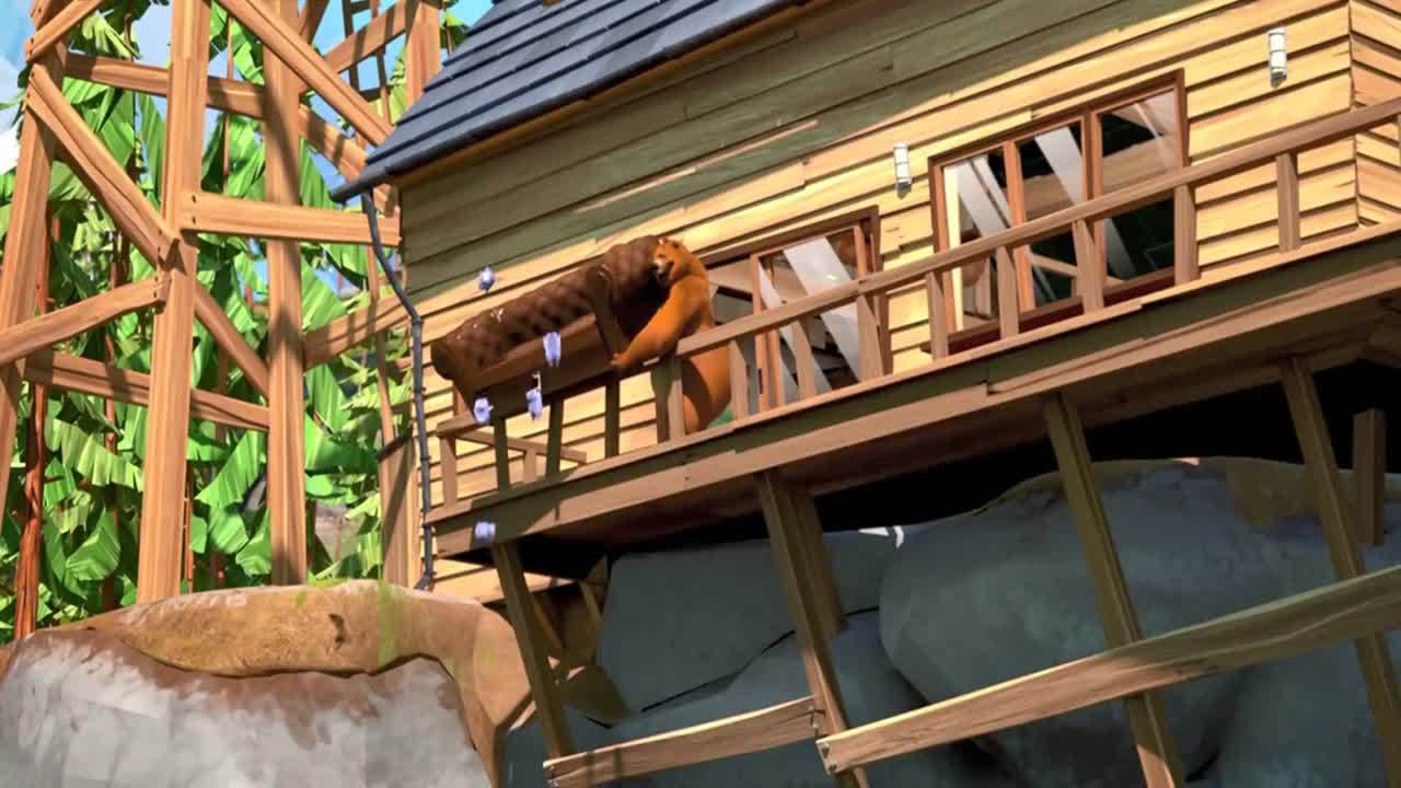 熊鼠搞笑动画:大熊在沙发上睡觉,老鼠捣乱吵醒大熊,被扔下悬崖