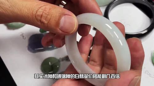 白翡翠价格飙升!揭秘天价背后的惊人真相