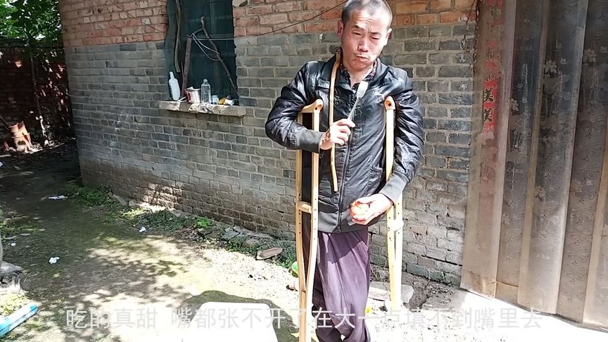 在农村残疾人生活真的不容易,太多太多的人生活不能自理