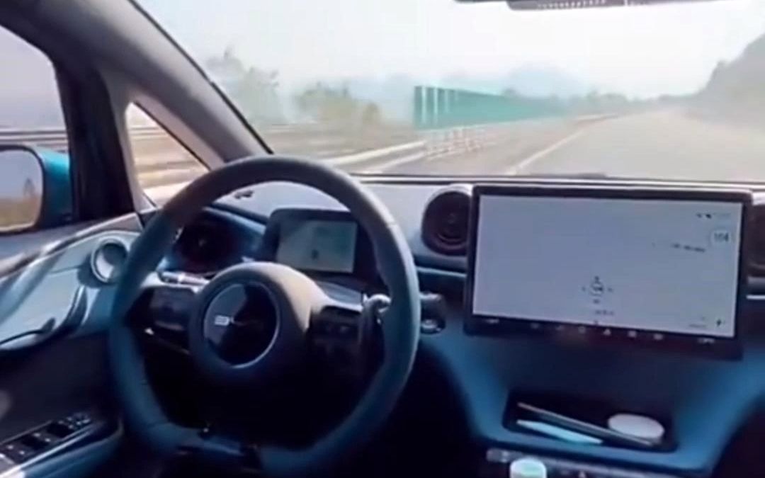 你开你的,我睡我的,比亚迪海豚上演“全自动驾驶