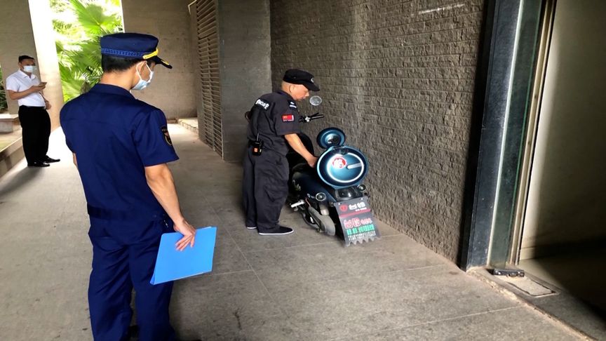 广东开出消防法新规施行后首单电动车违停罚单,罚800元!