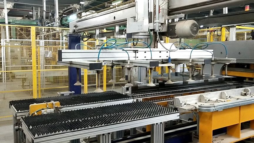 冰箱门板钣金成型自动化生产线 柔性化CNC冲切折弯成型设备