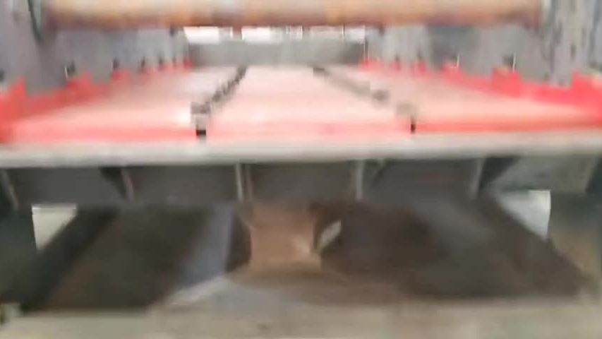 客户定做4台振动电机振动筛厂内试机成功准备发货