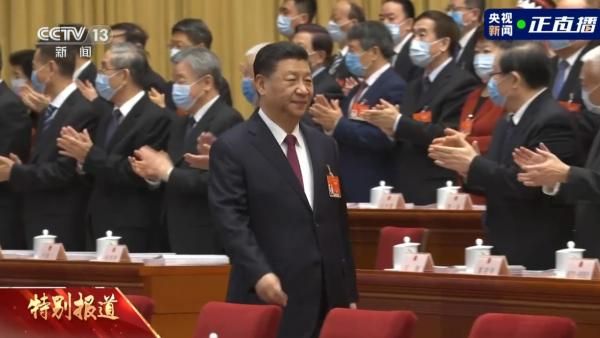 习近平等党和国家领导人出席十三届全国人大四次会议开幕会
