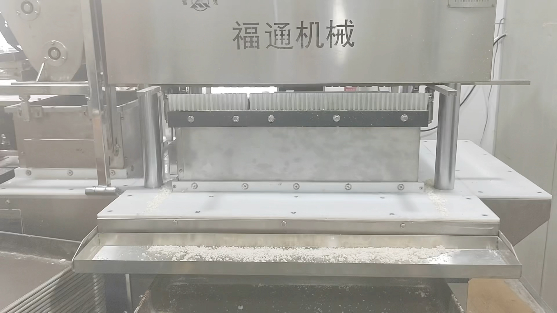 全自动八珍糕成型机器双色夹心芡实糕生产设备模具尺寸可定制