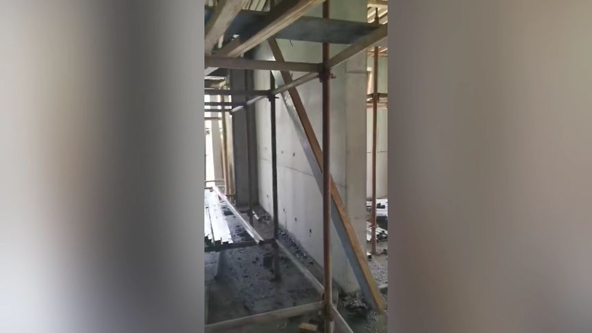 剪力墙背楞加固三道,拆模效果出来了