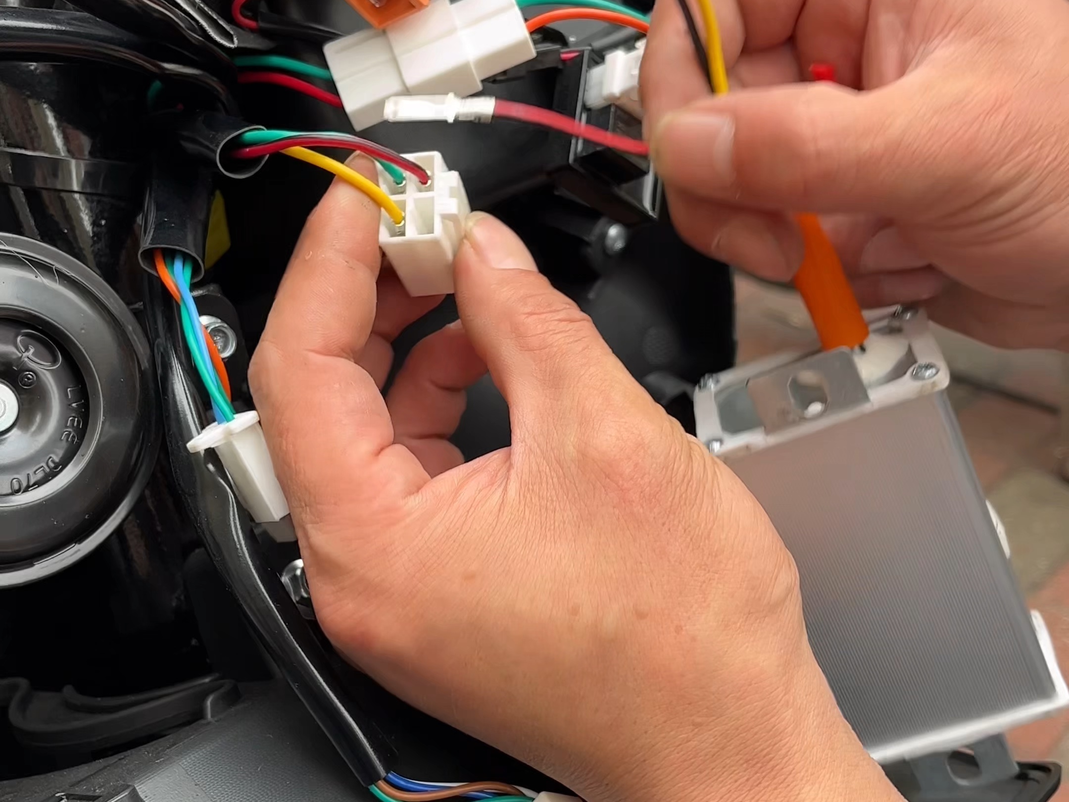 电动车4线电源转换器怎样改接3线转换器详细教程!