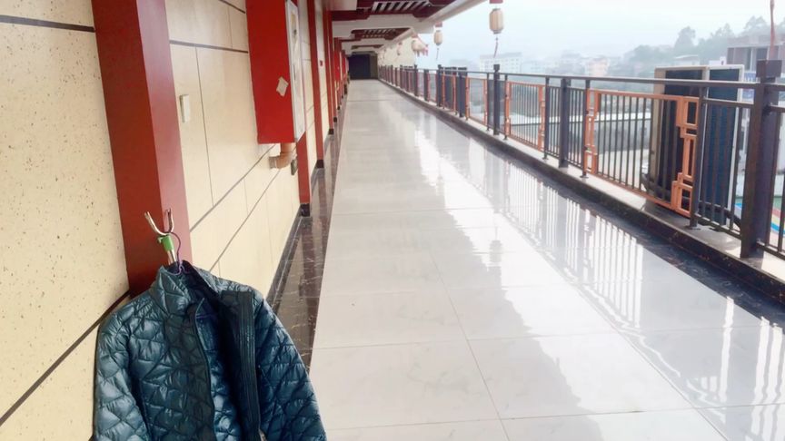 四五十岁男人衣服不要乱买,试试这款保暖又时尚的羽绒服,贼帅气