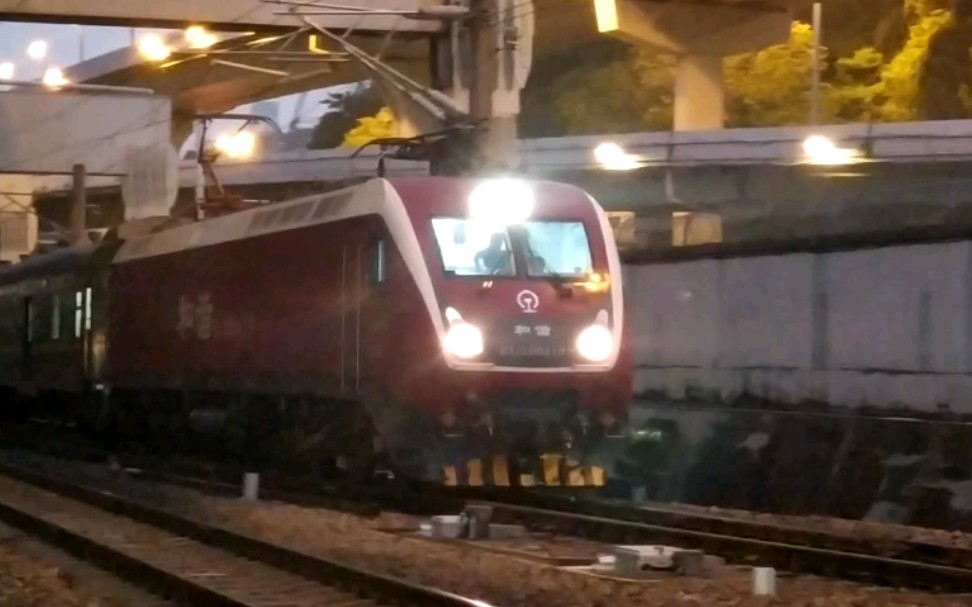 2022年1月1日,T96次(深圳东站-武昌站)本务中国铁路武汉局集团有限...