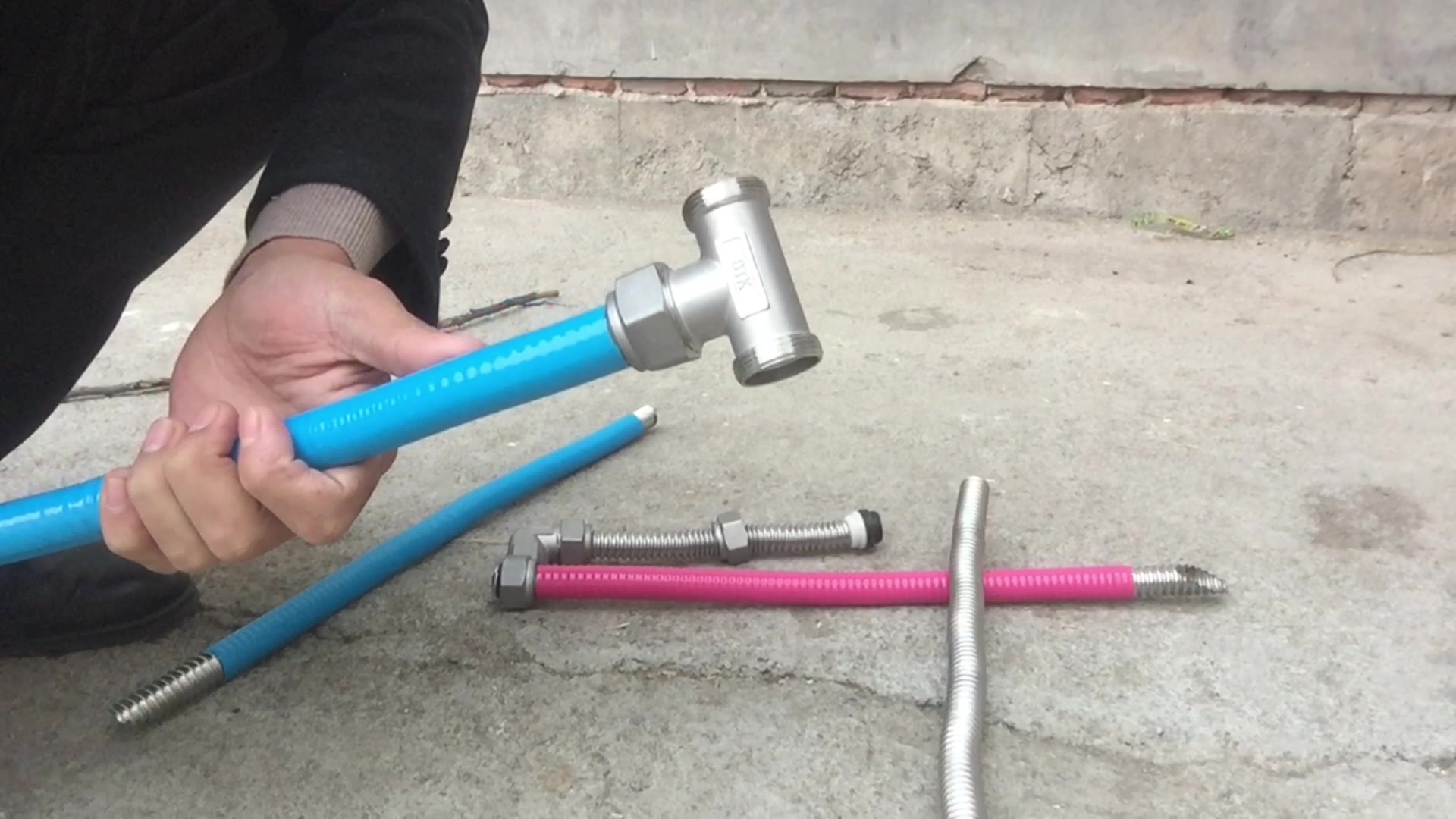 波特康管业不锈钢波纹管三通原是这样接的,看起来比其它的可靠!