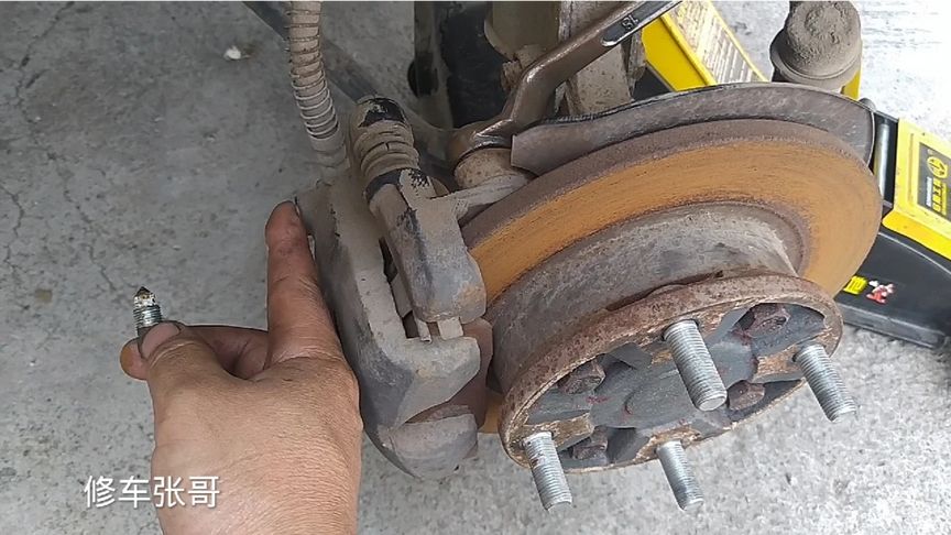 低速电动四轮车刹车不灵,首先要检查这个地方有没有问题!