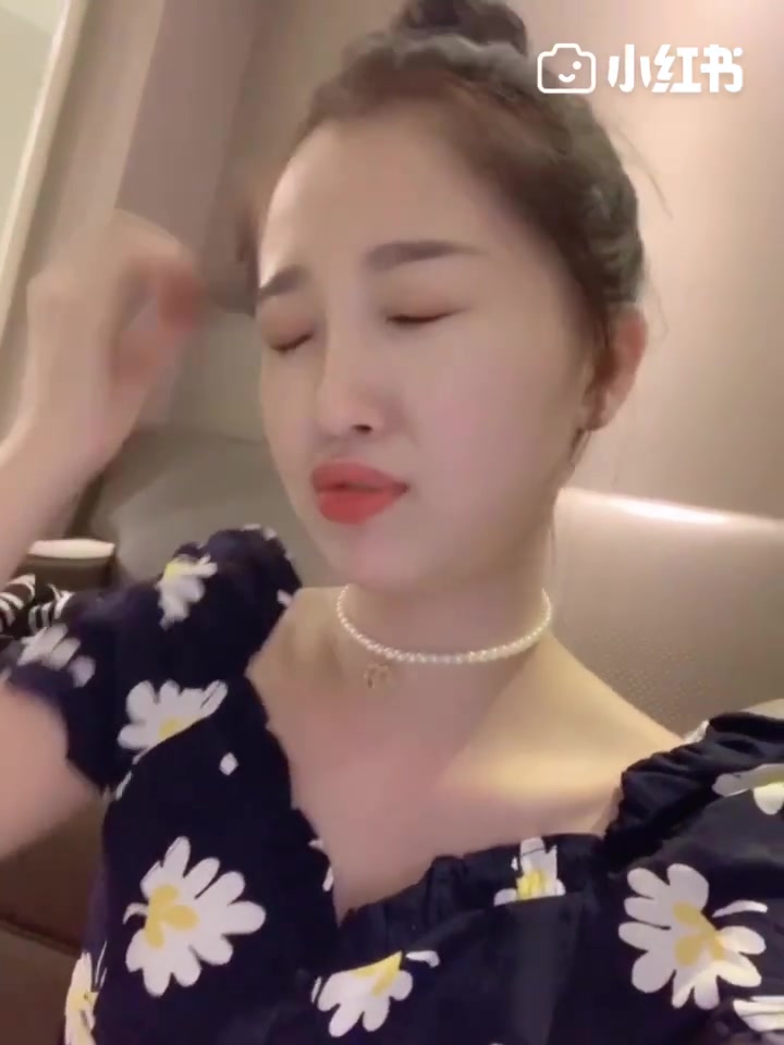 虞书欣的小红书 day1 这是一条不开心的拆箱视频