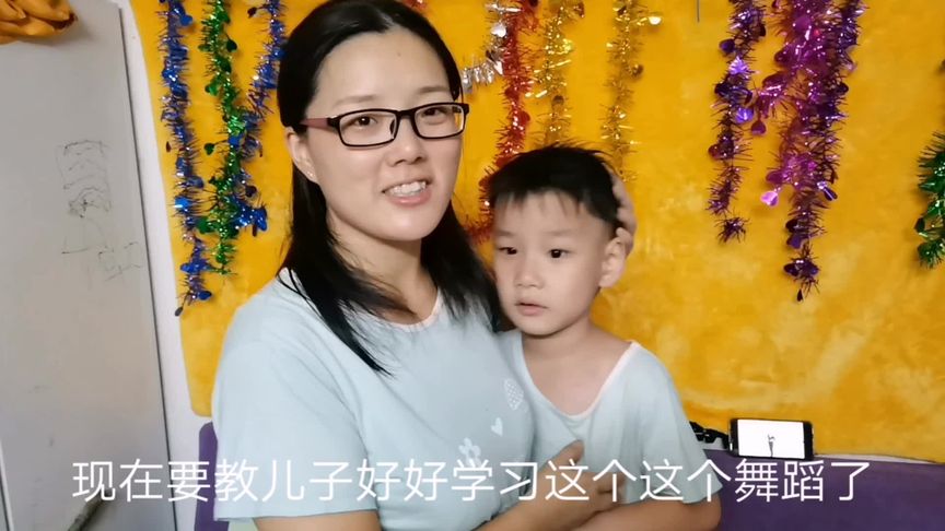 今天幼儿园作业这么多,还要排练舞蹈,小孩子能按时完成任务吗?
