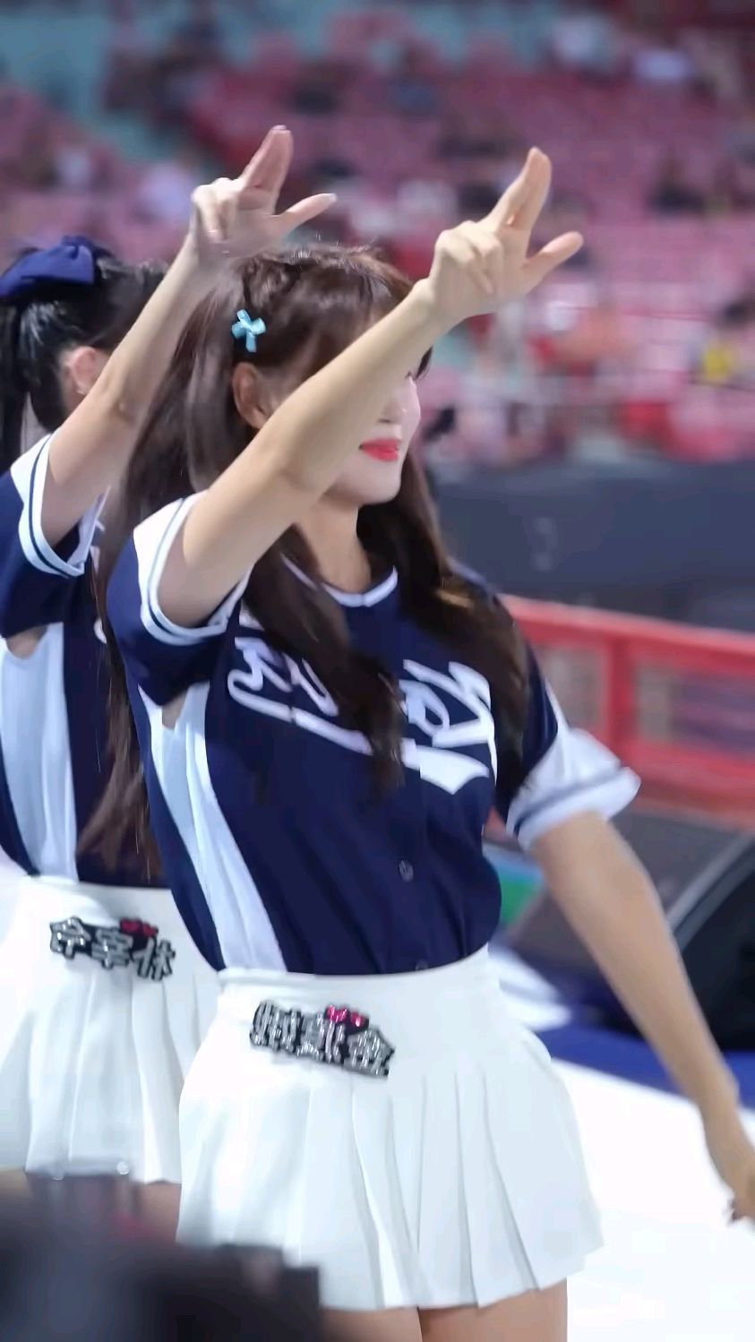 衣服是不是破了个洞