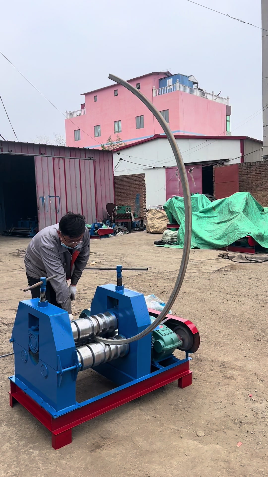 来看看方管是如何弯圆的。 #弯管机#弯圆机#方管弯管机 #方管弯圆机 ...