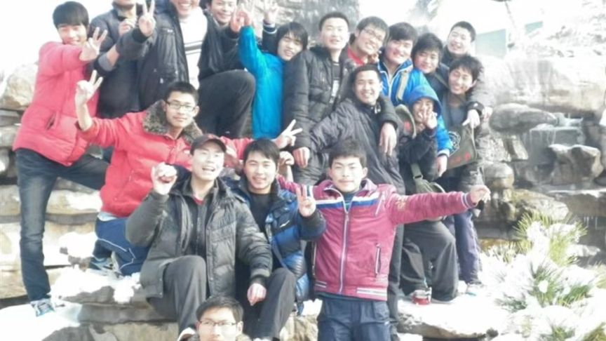 生活离不开工作,但生活也不全都是工作。我们也要热爱自己的事业