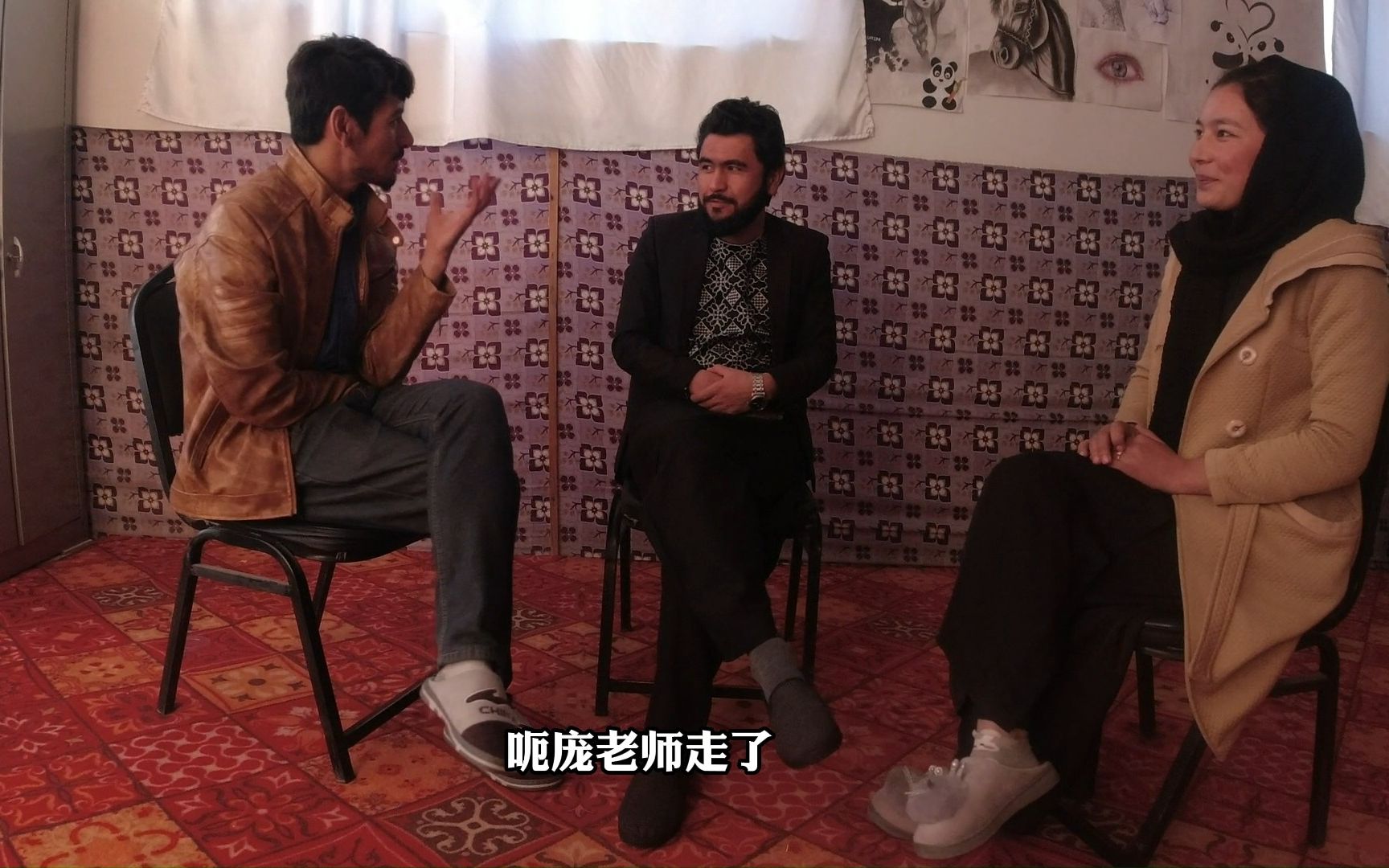 阿富汗中文学校,同学们刚参加完中文4级考试,庞老师就选择离职