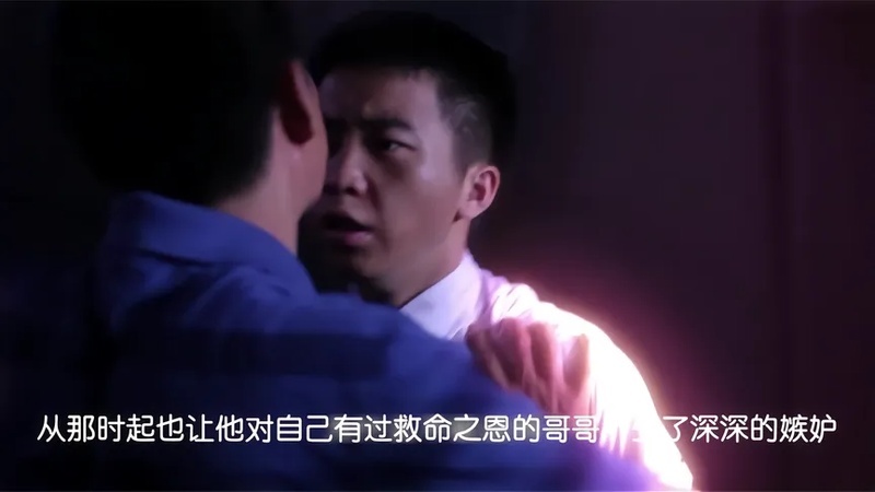双胞胎长得一模一样,心地差距却如此大