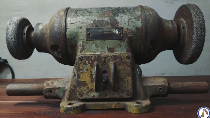 修复一台德国制造的旧砂轮机,恢复后崭新如初,通电正常运行使用