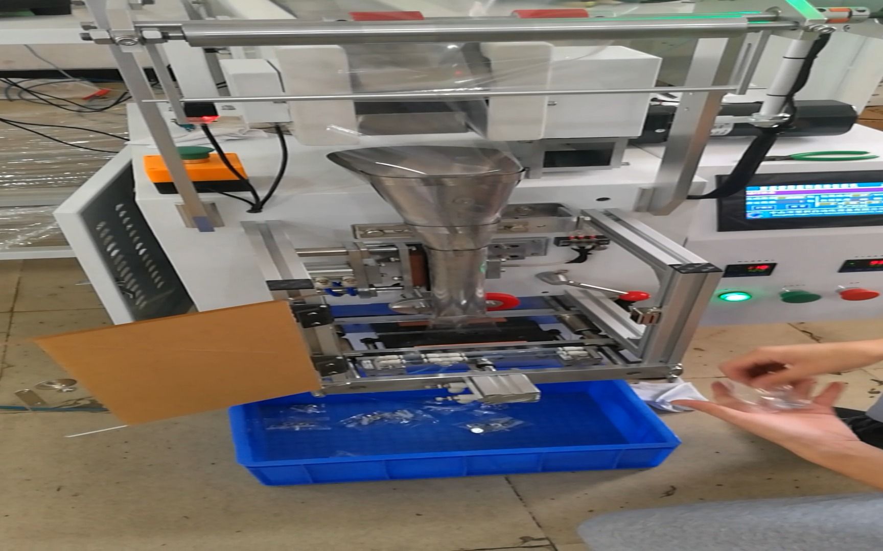 学员正在练习自动化包装机程序的编写,学以致用才能更好的应用于...