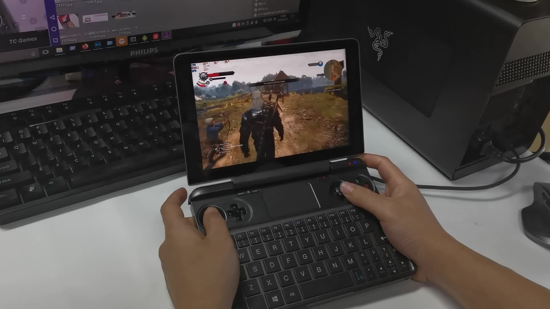 WIN Max掌机外接显卡坞特效全开玩巫师3,连毛发都看的一清二楚