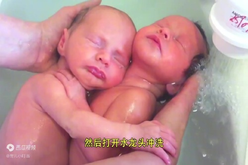 冬天给娃洗澡要常备水温计,避免宝宝烫伤或着凉