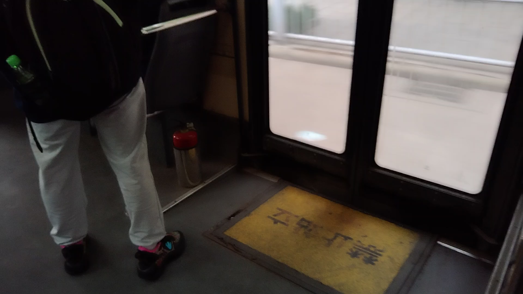 看起来塞拉门也会摔门呢
