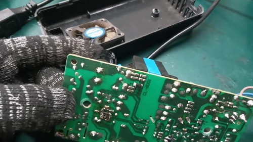 电动车充电器大滤波电容松动处理方法讲解