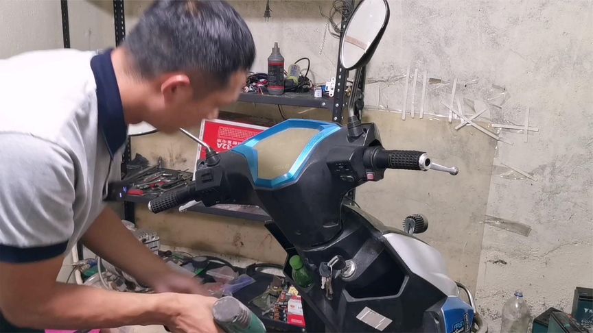 电动车仪表发黄如何处理?不用花几十换件,最省钱解决方法教给你