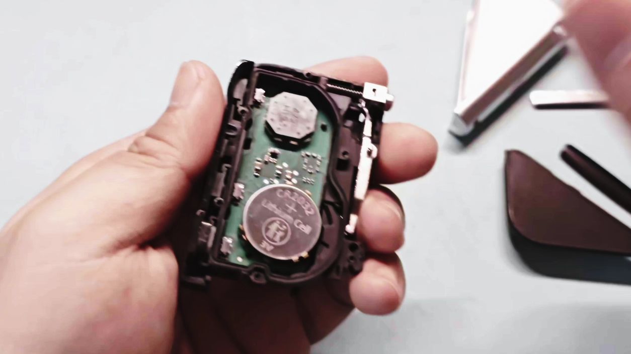 23款领克车钥匙换电池及拆卸