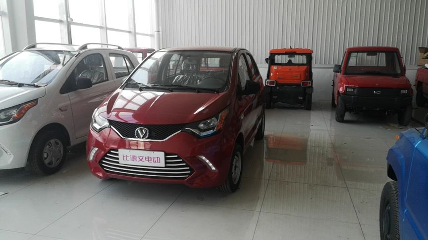 比德文电动车老年代步车接送孩子专用电动四轮车新能源电动汽车