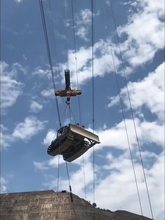 超级工程  一个敢建 一个敢干 建设狂魔