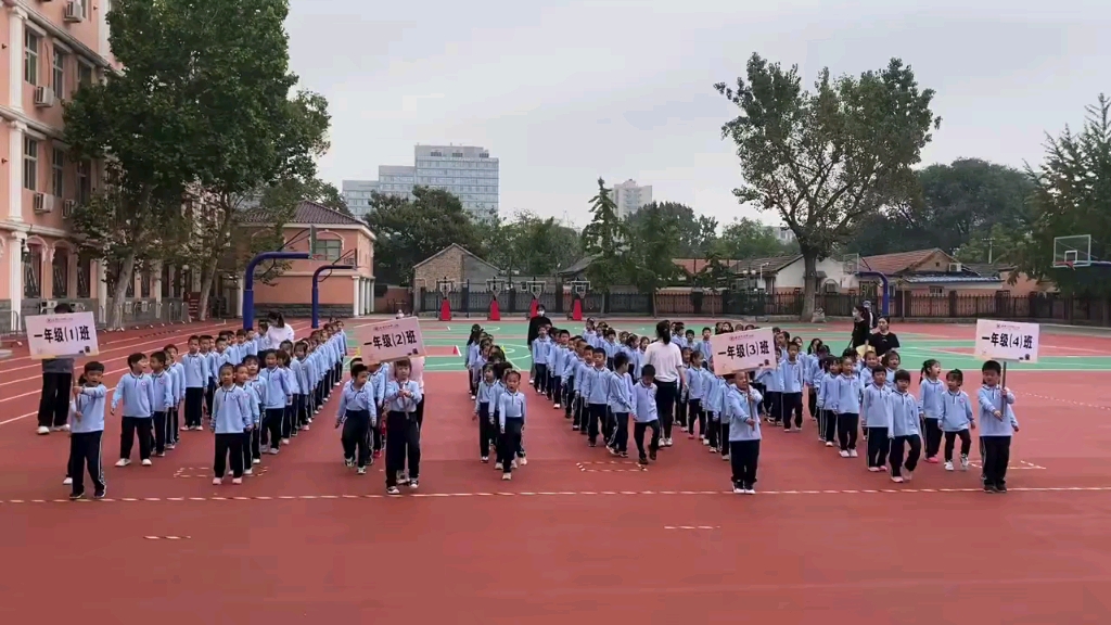 小学一年级运动会,加油!