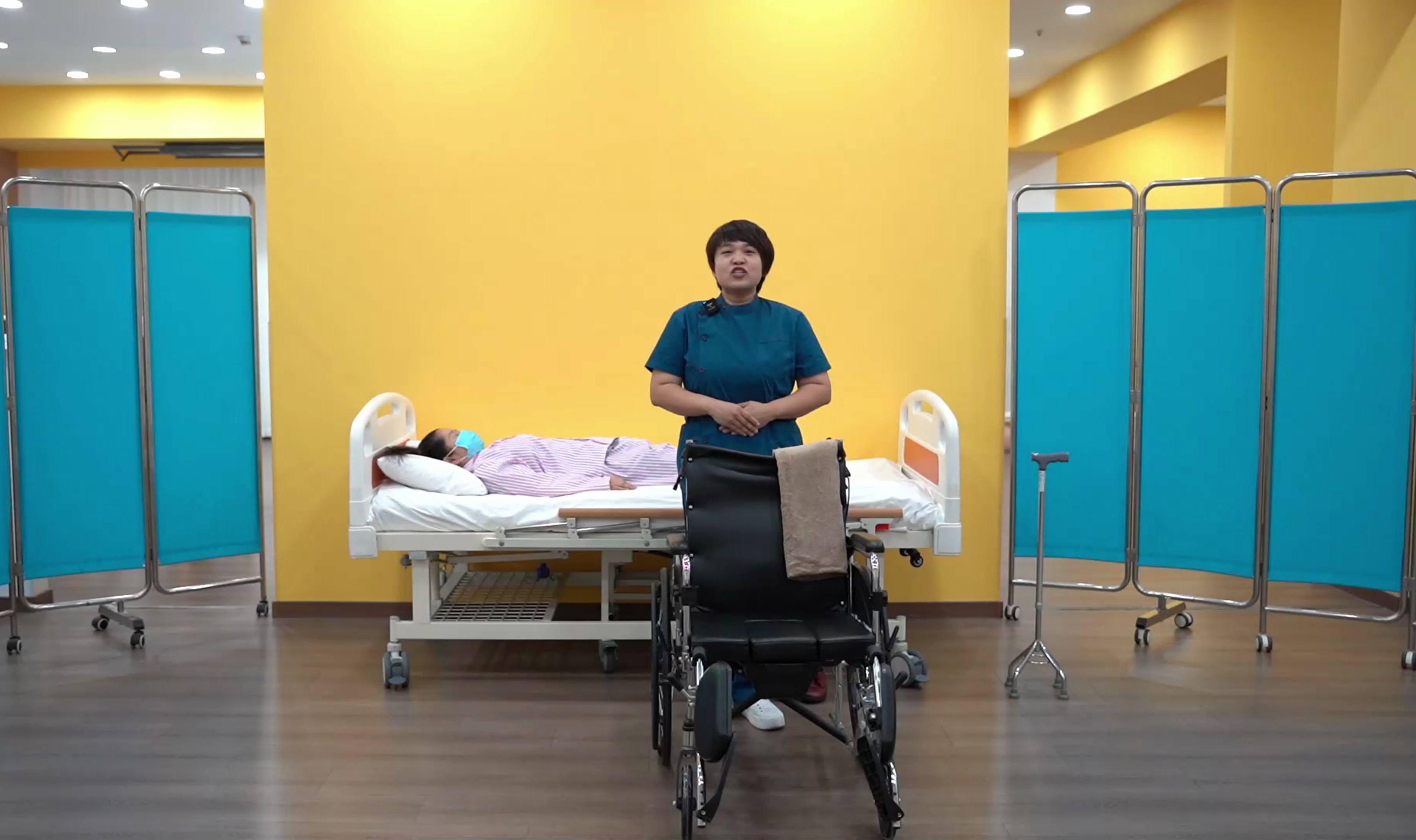 养老护理三级床椅转移拐杖使用