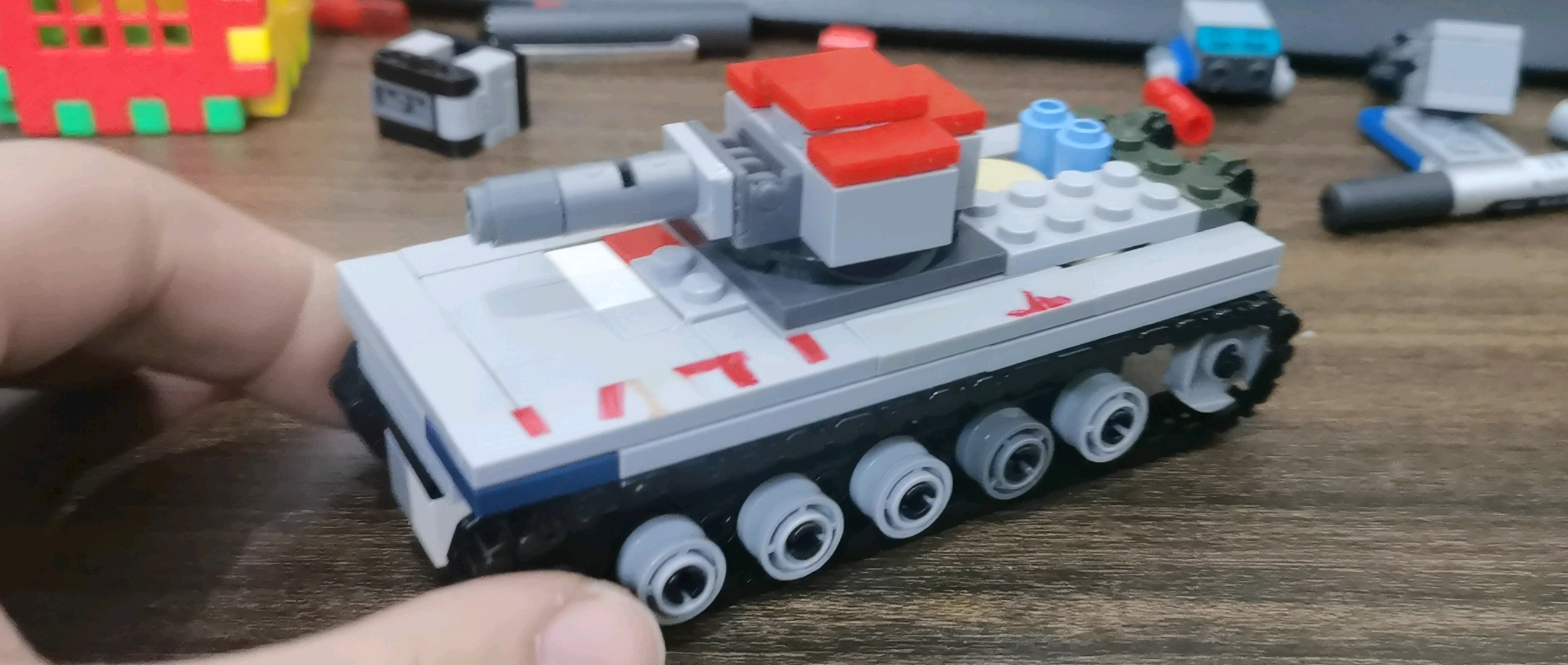 002号积木自制小坦克