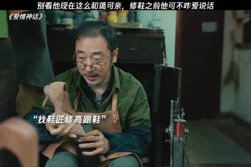 大爷喝咖啡还要拿专门的咖啡杯