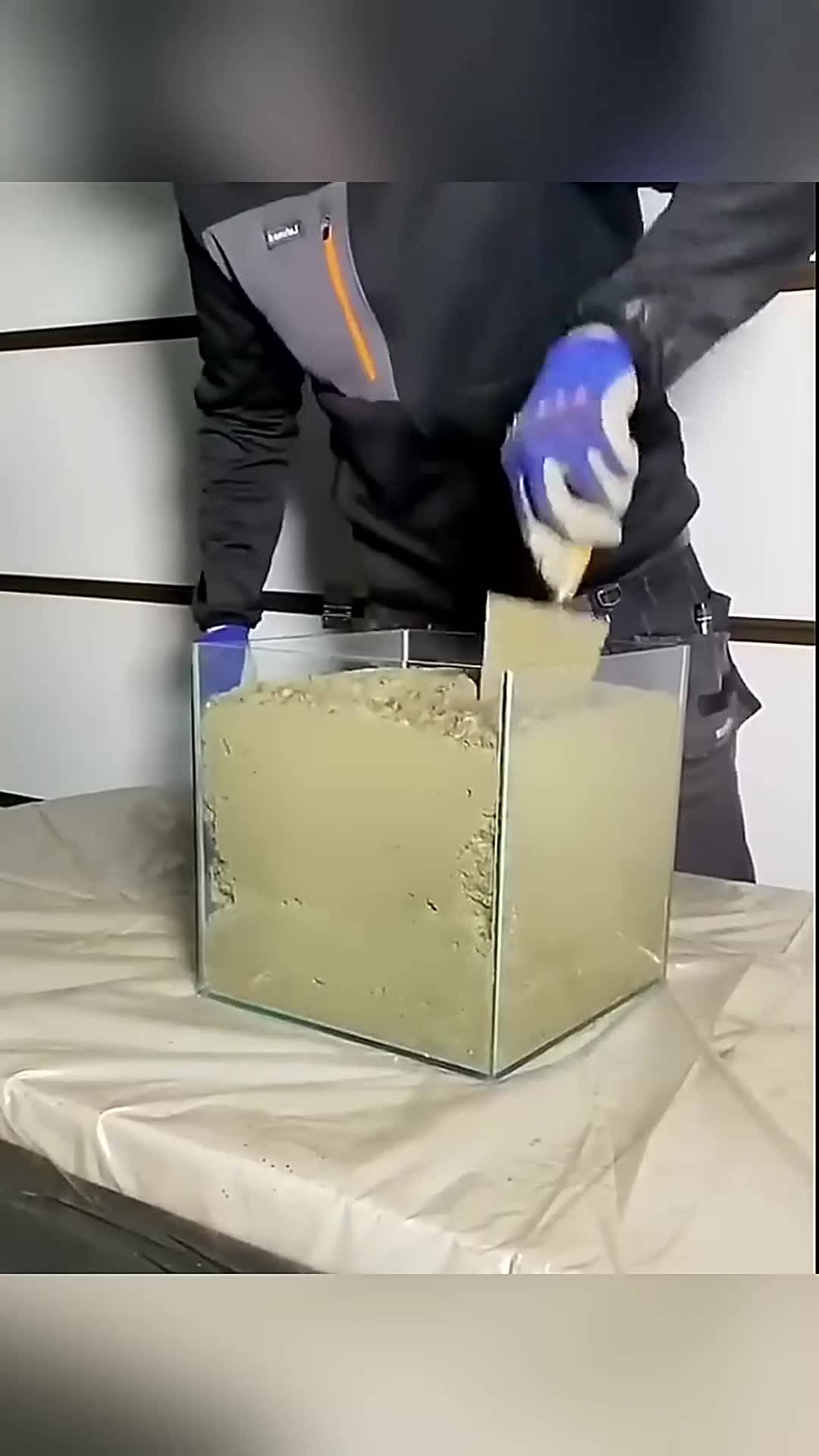 怪不得施工要带震动棒,原来是有这效果