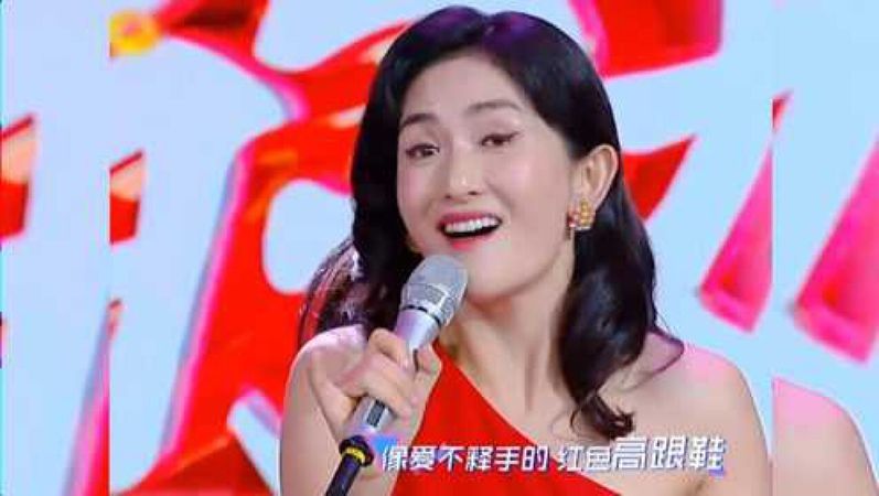 模仿秀天花板谢娜,模仿谁都很有精髓,气质这一块着实拿捏的死死的