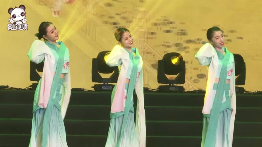 两岸学子欣赏传统舞蹈,领略中华文化之美