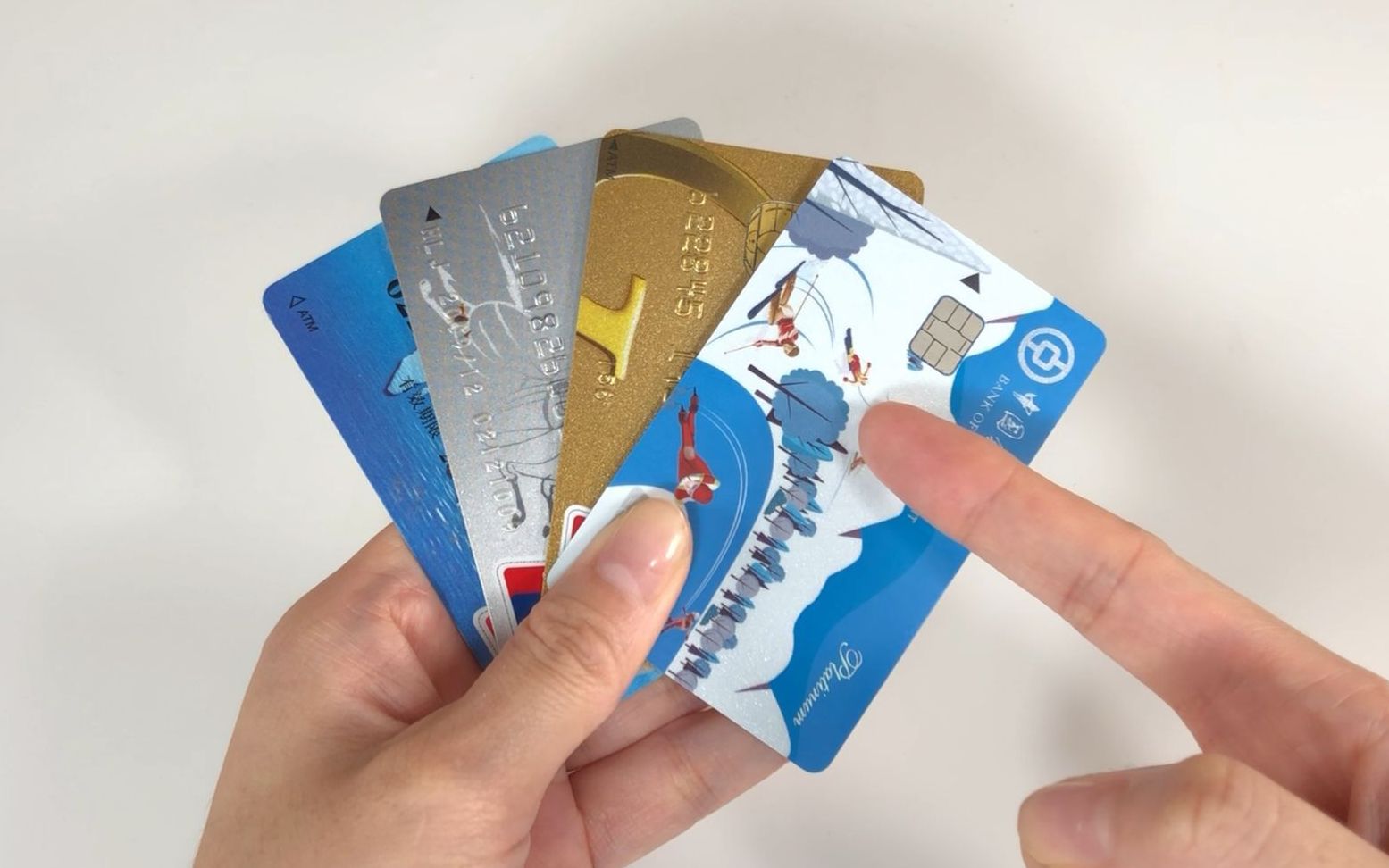 长期不用的银行卡,不存钱不销户,会有什么后果?会欠银行钱吗?