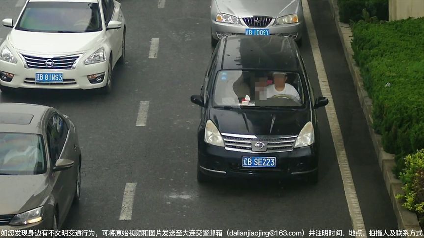 驾车未系安全带!大连多车司机入镜