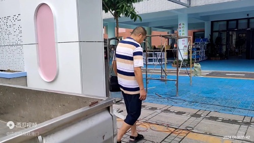 幼儿园大门采用电动伸缩门