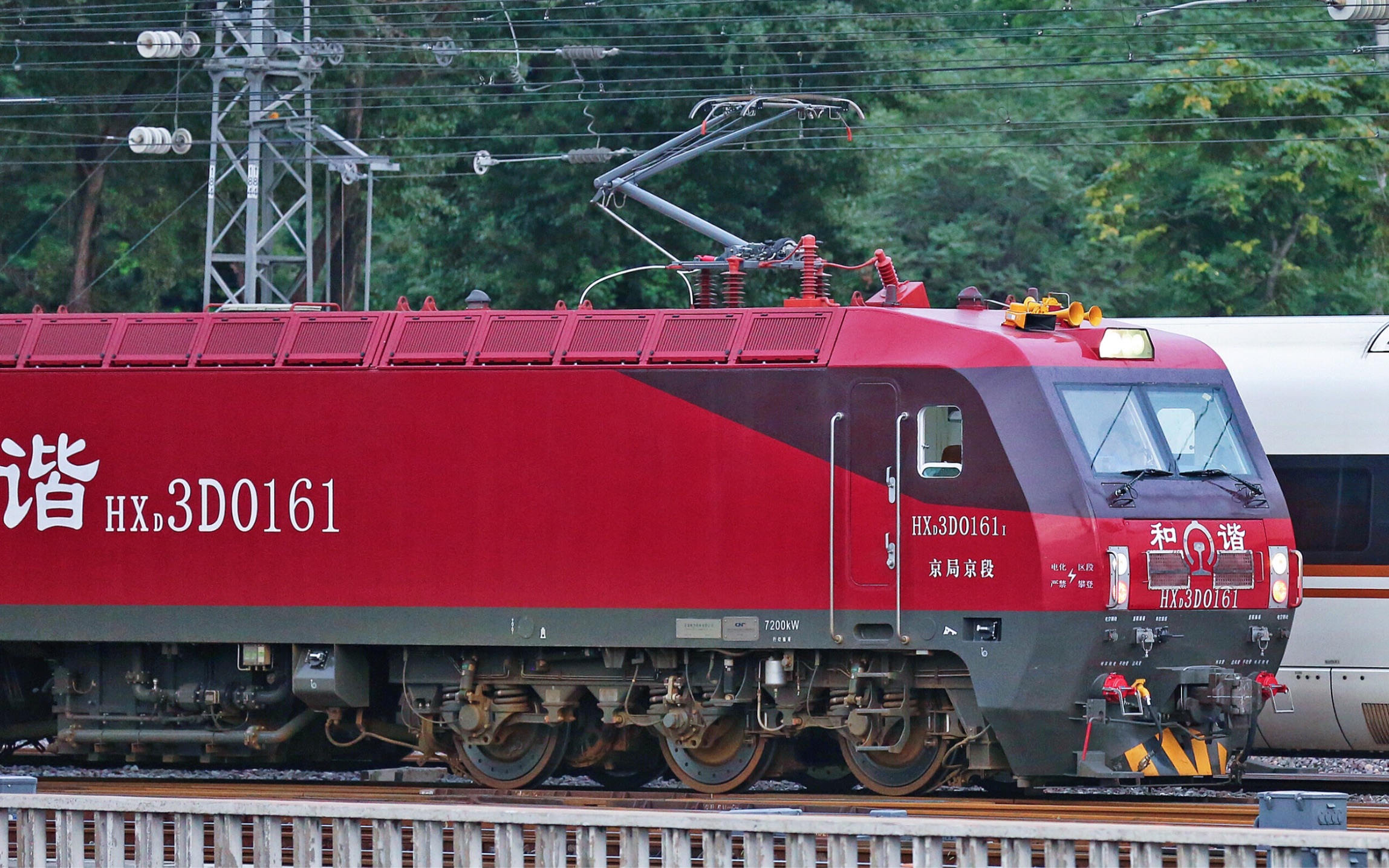 【中国铁路】加装空调防护罩的HXD3D-0161牵引T290次列车(南宁—...