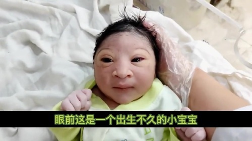 宝宝顺产生下后的瞬间,医生敏锐察觉异常,母亲心急:难道这孩子注定...
