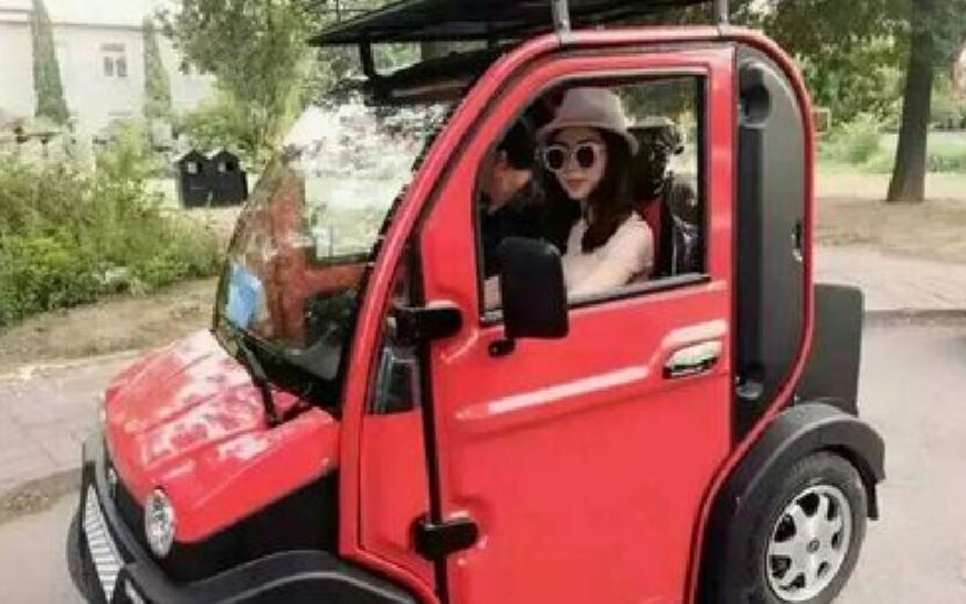 这种车不用驾照也能上路,也不用上牌,公路上越来越多!