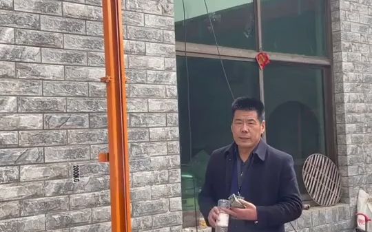 电动升降三轮车,载重2000斤,升高2米,遥控一键操作!