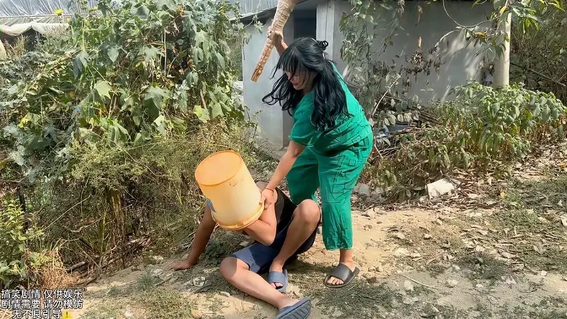 弟弟用便秘果给姐姐泡茶,结果拉得停不下来!气得姐姐火冒三丈